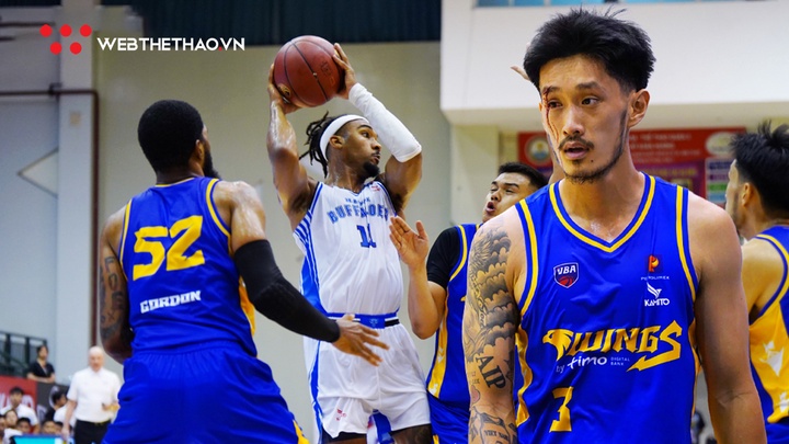 Khoa Trần đổ máu ngày trở lại VBA, Hanoi Buffaloes thoát hiểm ngoạn mục trên sân City Wings